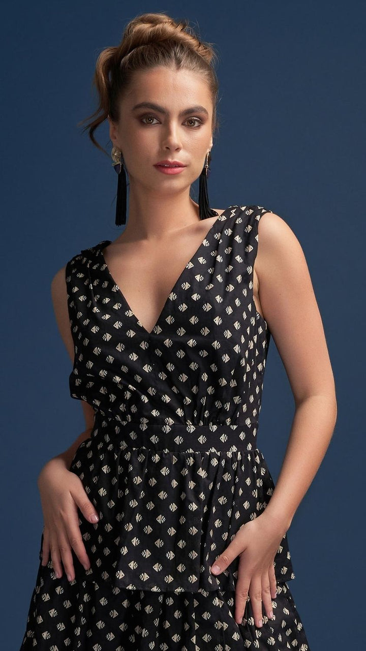 Kate Kissing Multi Tier Maxi Dress in Black – Deer You